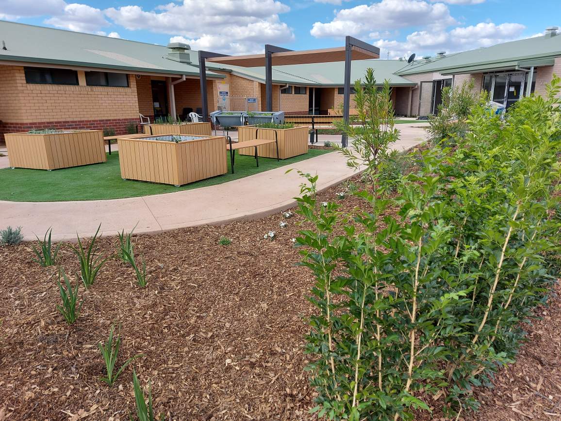 Hay Hospital – Wollundry Landscapes