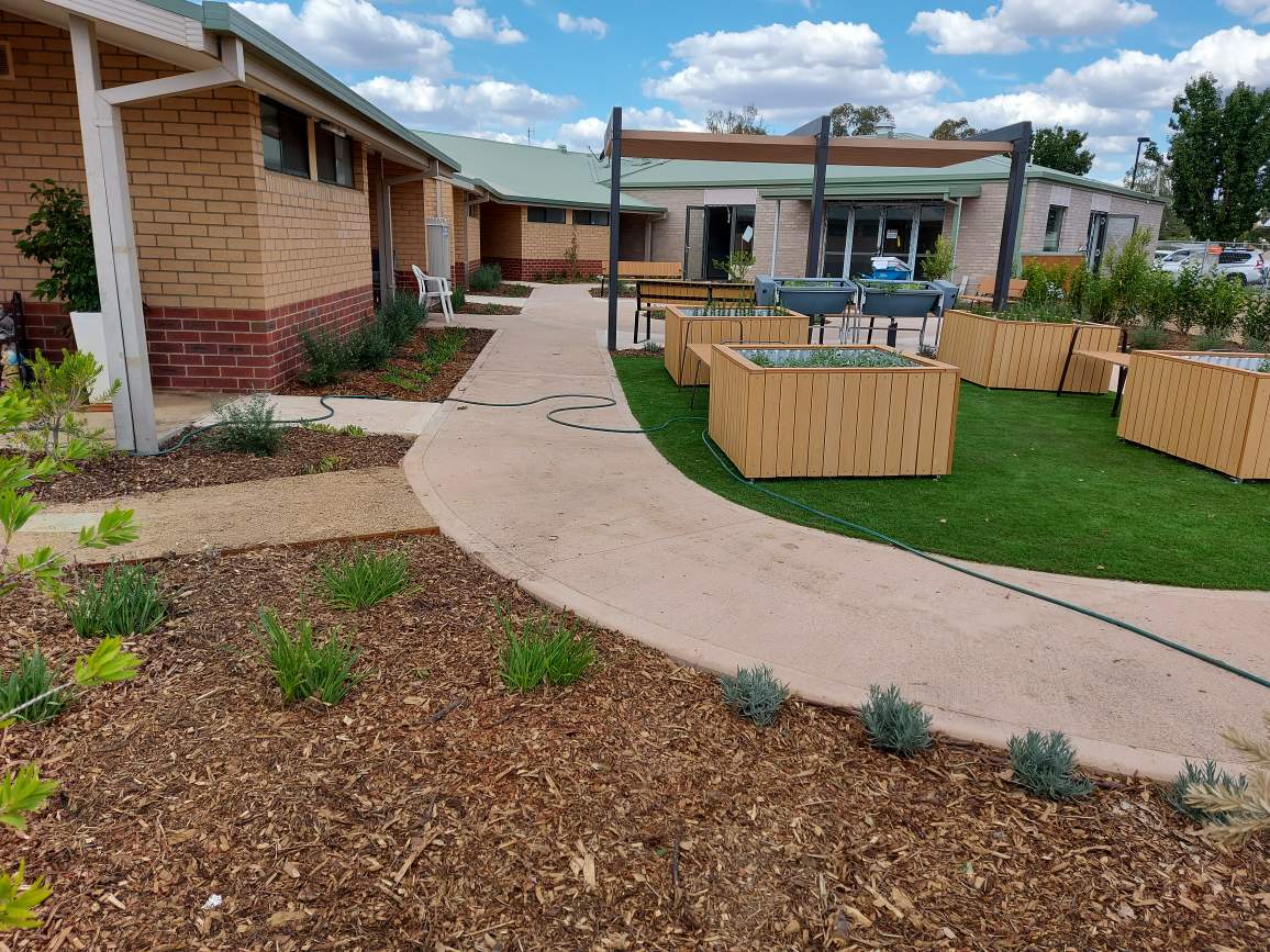 Hay Hospital – Wollundry Landscapes